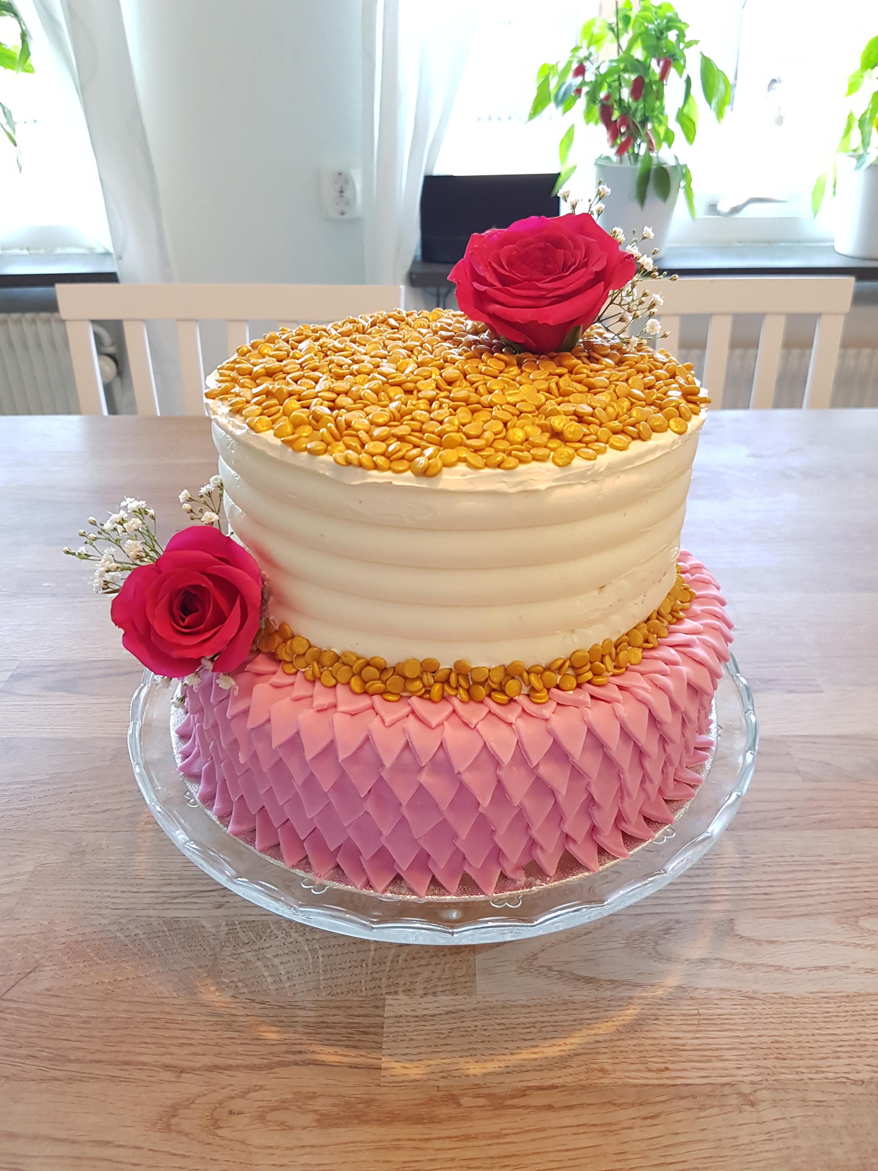 Two-Tier Birthday Cake - Tartdekorationer.com