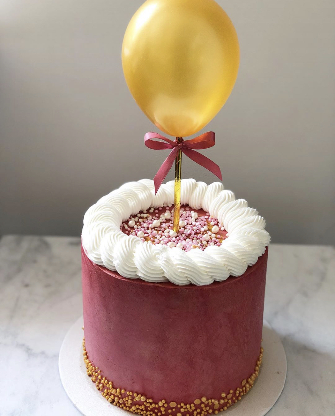 Gold balloon cake - Tartdekorationer.com