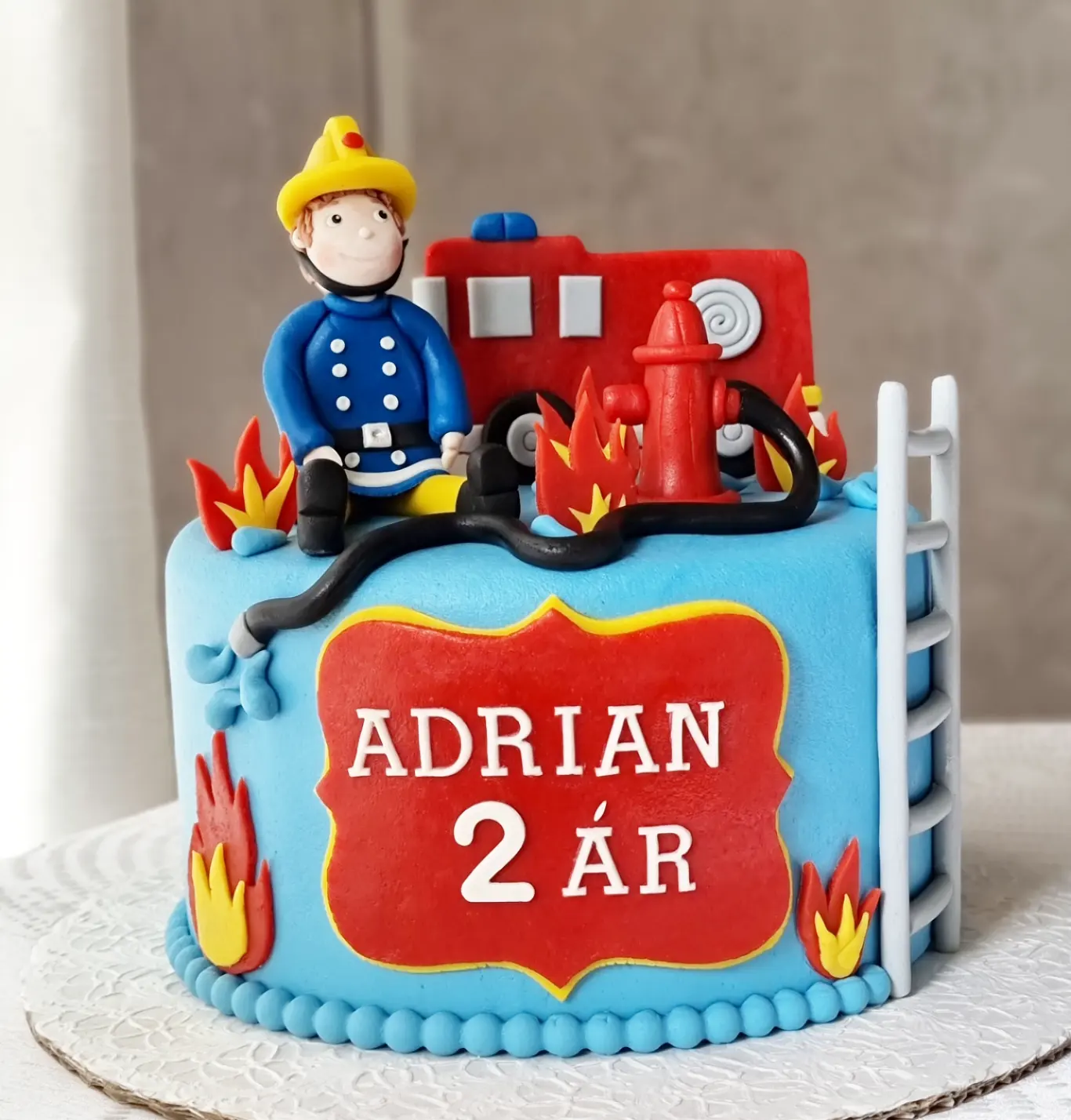 Brandman Sam tårta - Tartdekorationer.com